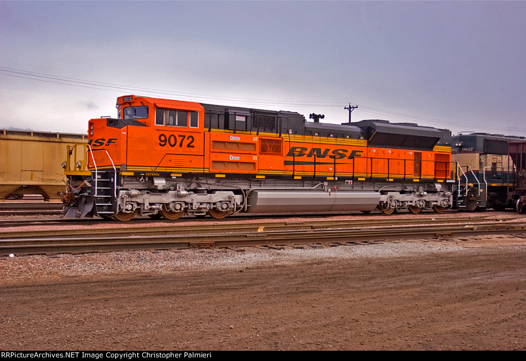 BNSF 9072